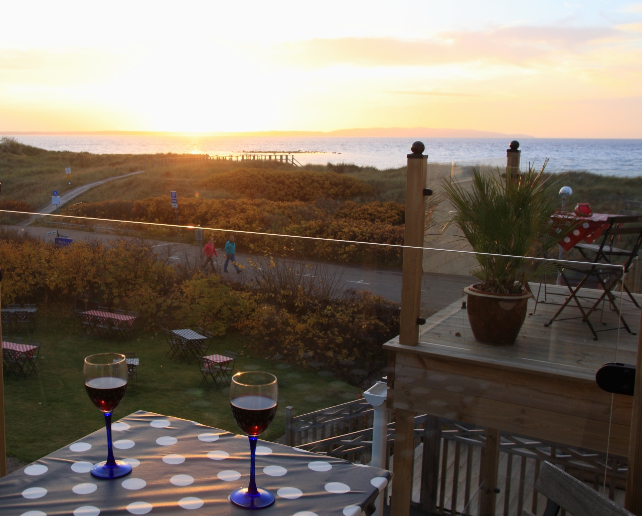 Book a room with sea view just by the Sea at Vejby Strand Hotel